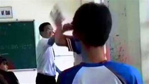 Kỷ luật thầy giáo nữ sinh choảng nhau trong lớp học