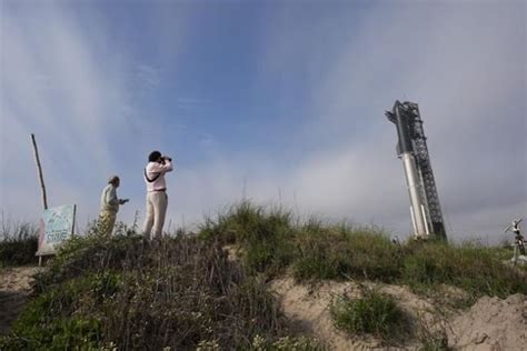 Spacex Comes Close To Completing Test Flight Of Mega Rocket But Loses Spacecraft Near End