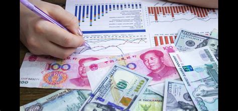 Курс юаня к доллару упал до самого низкого значения с декабря 2007 года