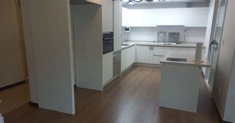 이사 전 주방 수납장 색깔이 짙은 고동색이어서 너무 칙칙해서 숨고를 이용했습니다 경력과 리뷰 보고 선택했는데 금방 견적내주러 멀리서 오시고 가격도 정말 합리적이고 진짜