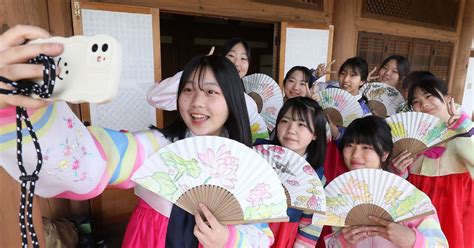 한복 차려입은 일본 중학생 방문단