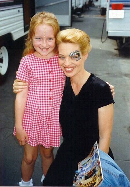Scarlett Pomers As Naomi Wildman Jeri Ryan As Seven Of Nine Star