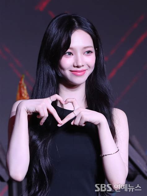 [e포토] 에스파 카리나 추리 마니아의 추리 예능 도전