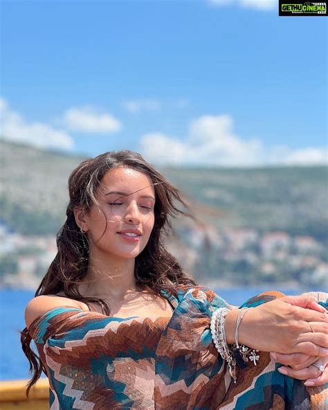 Tripti Dimri Wallpapers Top Free Tripti Dimri Backgrounds