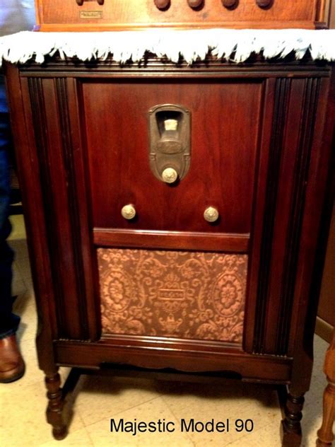 Majestic Iarchs Radio Collector Club