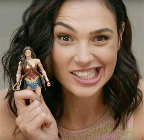 Gal Gadot Sexy
