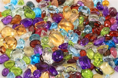 ကျောက်မျက်ရတနာ ချစ်မြတ်နိုးသူ များဆုံစည်းရာ