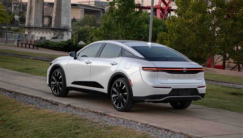 Toyota Recibe El Nuevo Sedán Crown Nación Social