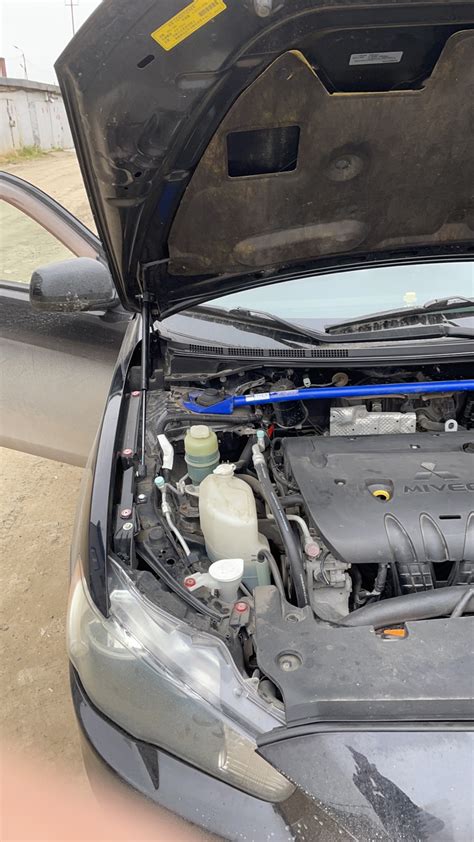 Амортизатор капота для Mitsubishi Lancer X — Mitsubishi Lancer X, 9,9 л ...