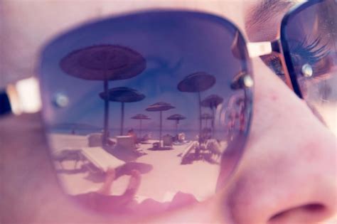 Premium Photo Close Up Of Sunglasses Reflection