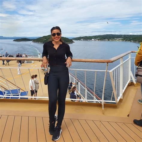 5 Potret Terkini Inge Anugrah Istri Ari Wibowo Yang Awet Muda