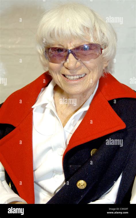 Edith Shain The Famous Young Woman In A White Dress Who Was Kissed By