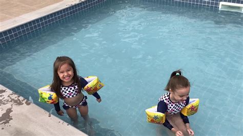 Mais Diversão Na Piscina Lara Toss Youtube