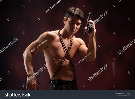 Sexy Secret Agent Prepares Action 스톡 사진 1507101935 Shutterstock