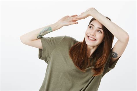 Foto De Est Dio De Uma Linda Garota Morena Foto Gr Tis