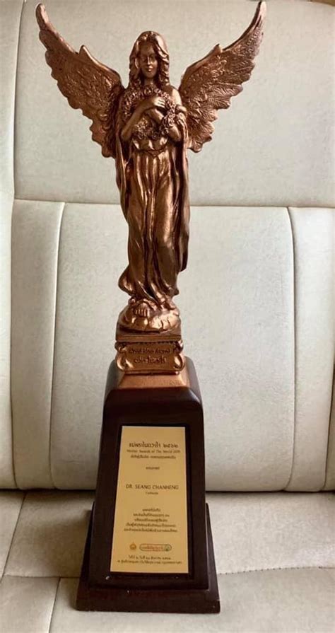 ជំទាវឧកញ៉ា សៀង ចាន់ហេង ទទួល ពានរង្វាន់ « មាតាចិត្តធម៌ពិភពលោក ពី ប្រទេស ថៃ