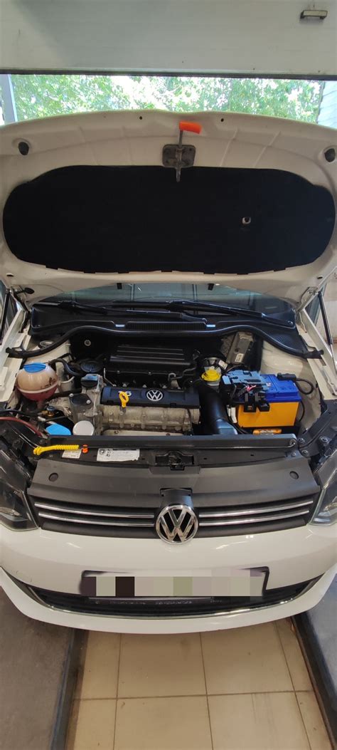 Проверка и дозаправка кондиционера. — Volkswagen Polo Sedan, 1,6 л ...