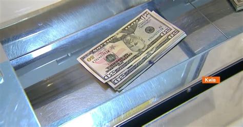 ПриватБанк Ощадбанк и ПУМБ опубликовали свежий курс доллара и евро на выходных