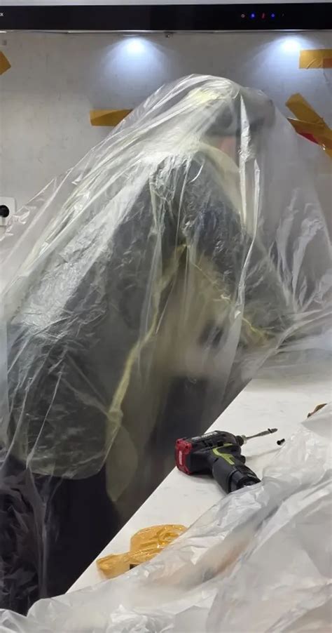 저는 인덕션 설치 시 엔지니어드 스톤 타공이 맞지 않아 설치 및 타공작업을 기사님에기 요청하였고 매우 친절하고 작업 하실 때 작업부위를 다 비닐로 덮으시고 작업하셔서