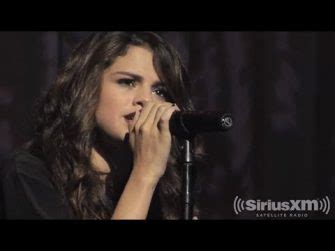 Selena Gomez Goes Acoustic Strips Down Come Get It The Hollywood