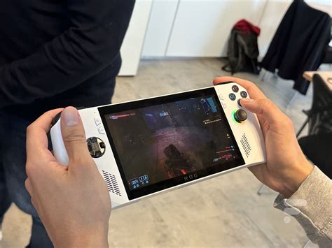 asus rog ally on a pu prendre en main la console portable rivale du