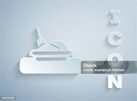 회색 배경에 분리 된 종이 컷 플레이트 포크 및 나이프 아이콘 칼 붙이 기호 레스토랑 간판 종이 아트 스타일 벡터 3차원 형태에 대한 스톡 벡터 아트 및 기타 이미지