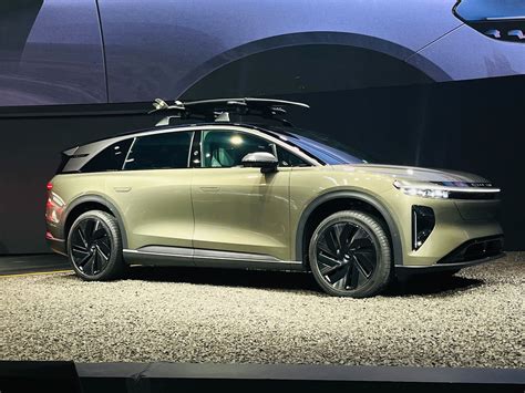 The All Electric Lucid Gravity Suv Finally Makes Its Debut With 440
