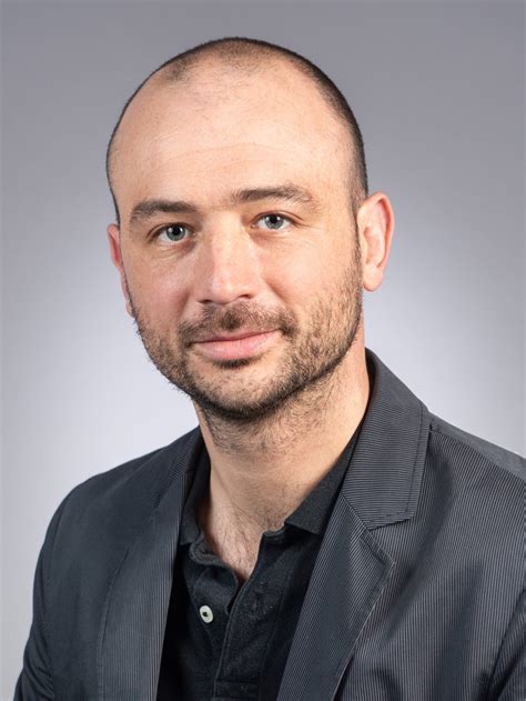 seth howes awarded 2024 kemper fellowship for teaching excellence