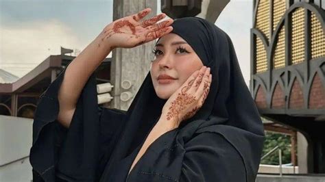 Sosok Kae Asakura Eks Bintang Film Dewasa Jepang yang Putuskan Mualaf - VoiceMagz
