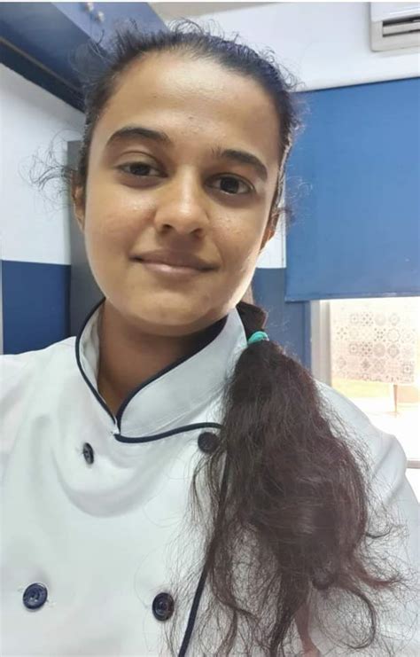 රයිස් එකක් කොත්තුවක් නූඩ්ල්ස් එකක් හැදුවම කඩේ පාටටම එහෙමත් නැත්නම් බලන වීඩියෝ වල පාටටම ගන්න බැරි