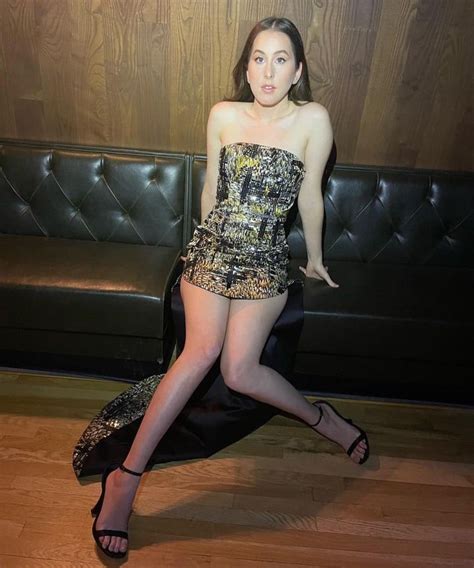 Alana Haim R Sexymusicians