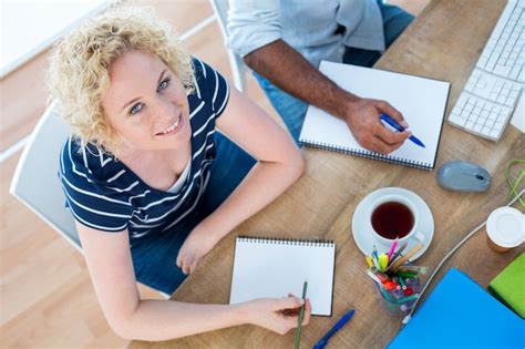 Premium Photo Creative Businesswoman Smiling At The Camera