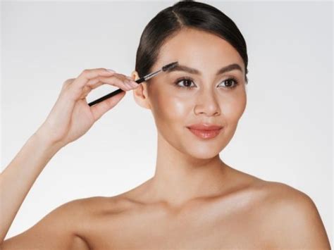 సన్నని కనుబొమ్మల గురించి చింతిస్తున్నారా సులభంగా ఇంట్లోనే కనుబొమ్మలు