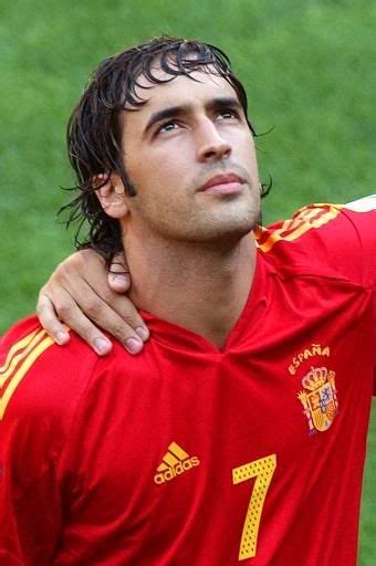 Raúl González Blanco Madrid 27 De Junio De 1977 Conocido Como Raúl
