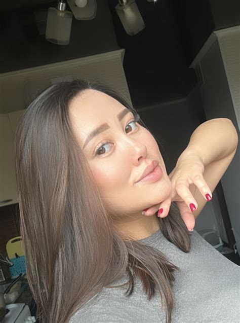 Давайте знакомиться Я Инкара🕊️ 24 года дада я 2000 года😂 Замужем есть доча Родилась и выросла