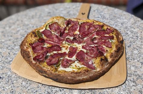 10 Best American Pizza Styles To Try Satisfying Slice