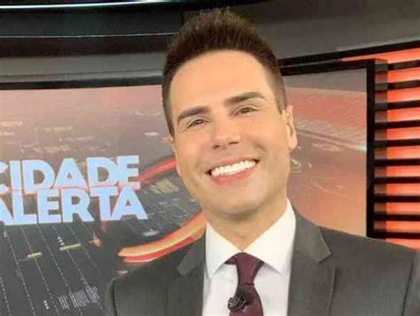 Como Antecipado Por Flavio Ricco Luiz Bacci Assina Contrato Com O Sbt Portal Leo Dias