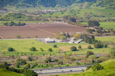 농업 분야 및 농장 건물 산 배경 사우스 샌 프란 시스 코 베이 산호세 캘리포니아의 항공 보기 건축물에 대한 스톡 사진 및 기타 이미지 Istock
