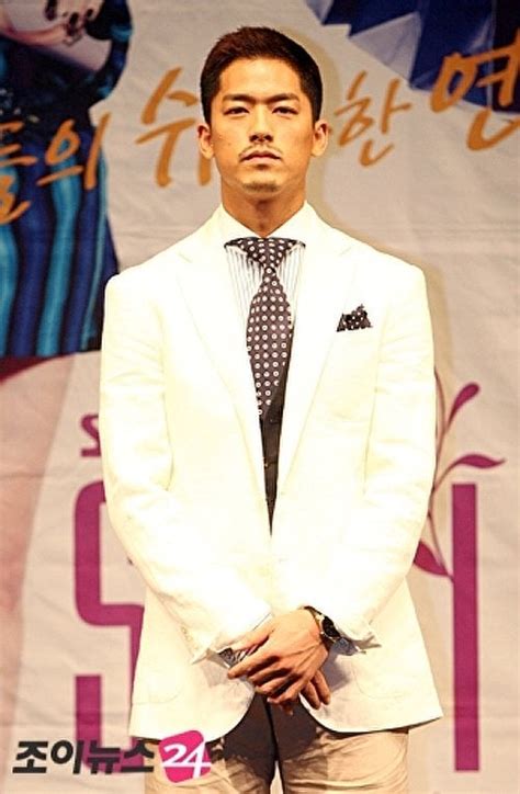 Lee Yong Woo Photo Gallery 이용우 Hancinema