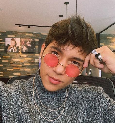 Camilo Martínez Round Sunglasses Sunglasses Fashion