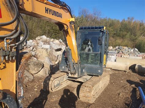 1장비명 굴삭기 2제작사 현대 3모델명 Hx60mt 집게 저가동 4연 식 2017년 5가동시간 6500시 중장비직거래장터굴삭기