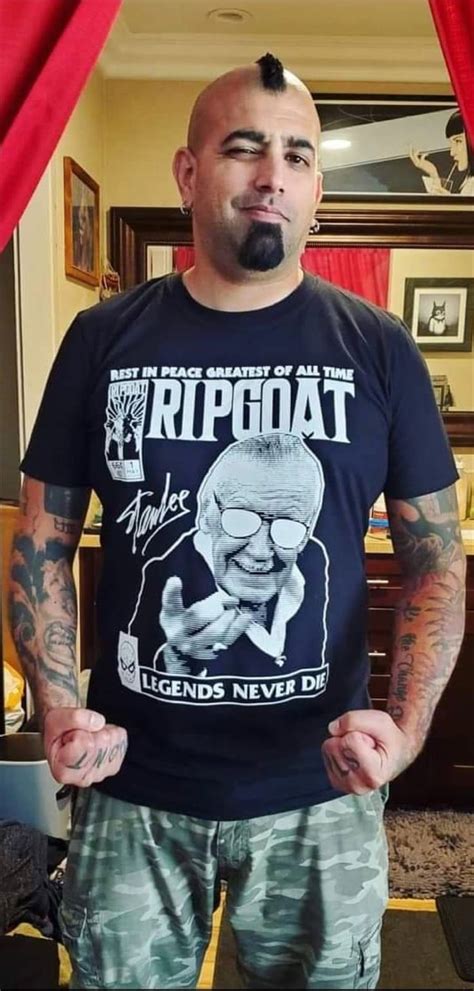 Whiskyagogo Freeshow Rokohli Warmachinemerch Royaltykult Themendenhallexperiment