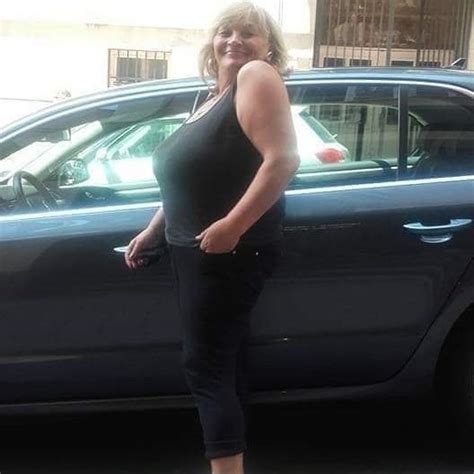 Zena Sa Sela Cro Djevojke