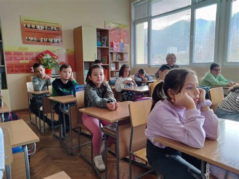 Днес посетихме 3 а клас на НУ Иван Вазов послучай Деня на четенeто