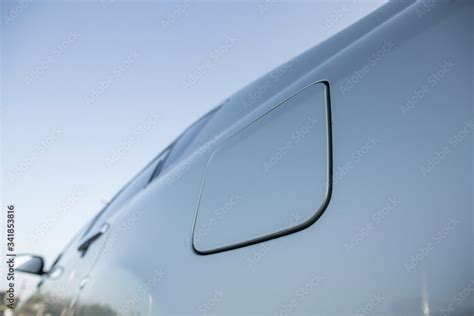 Stock Foto „거리에 서 있는 자동차의 부분 이미지 Adobe Stock