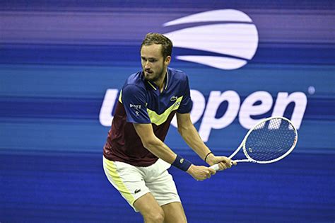 Медведев высмеял фаната своего соперника на Us Open Рамблер спорт