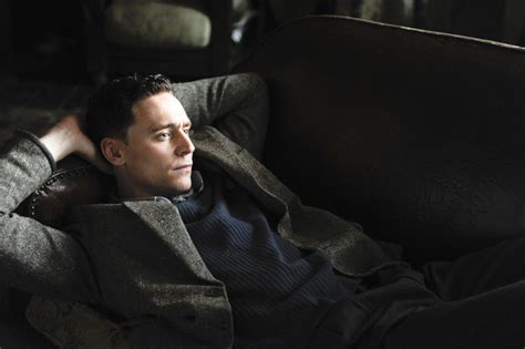 The Deep Blue Sea Movie Stills Tom Hiddleston Image 26445574 Fanpop