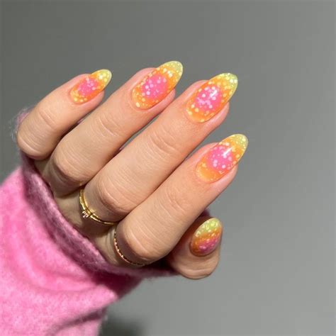 14 Strawberry Lemonade Nail Ideas For A Tart Summer Mani