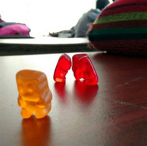 Gomitas De Pandita Simbolizando Discriminación En 2024 Gomitas