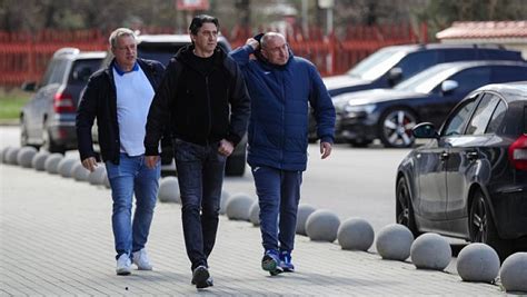 Бомби във футболния ”Левски” Директорът Ивайло Ивков си тръгна